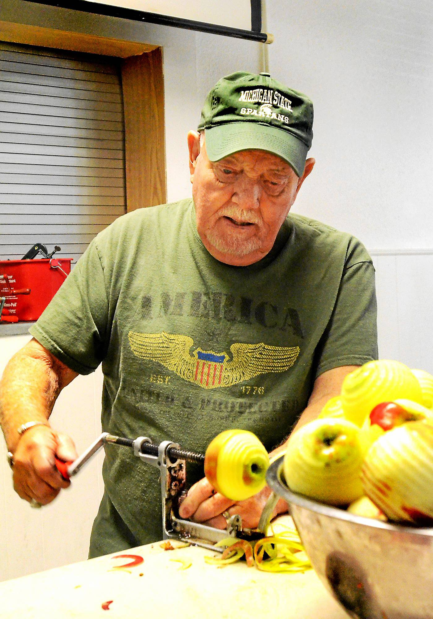 CONNECTICUT MONEY: Retirees — Stay active by volunteering