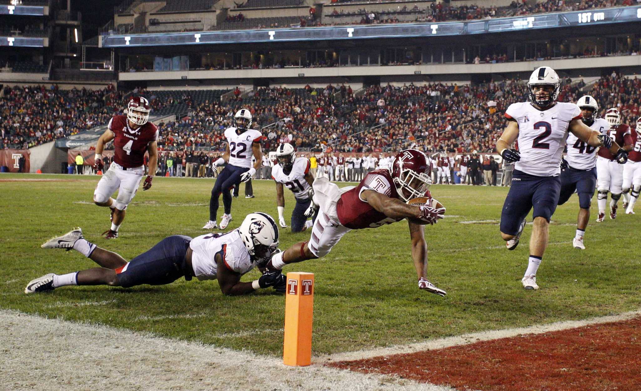 Temple defense dominates in rout of UConn