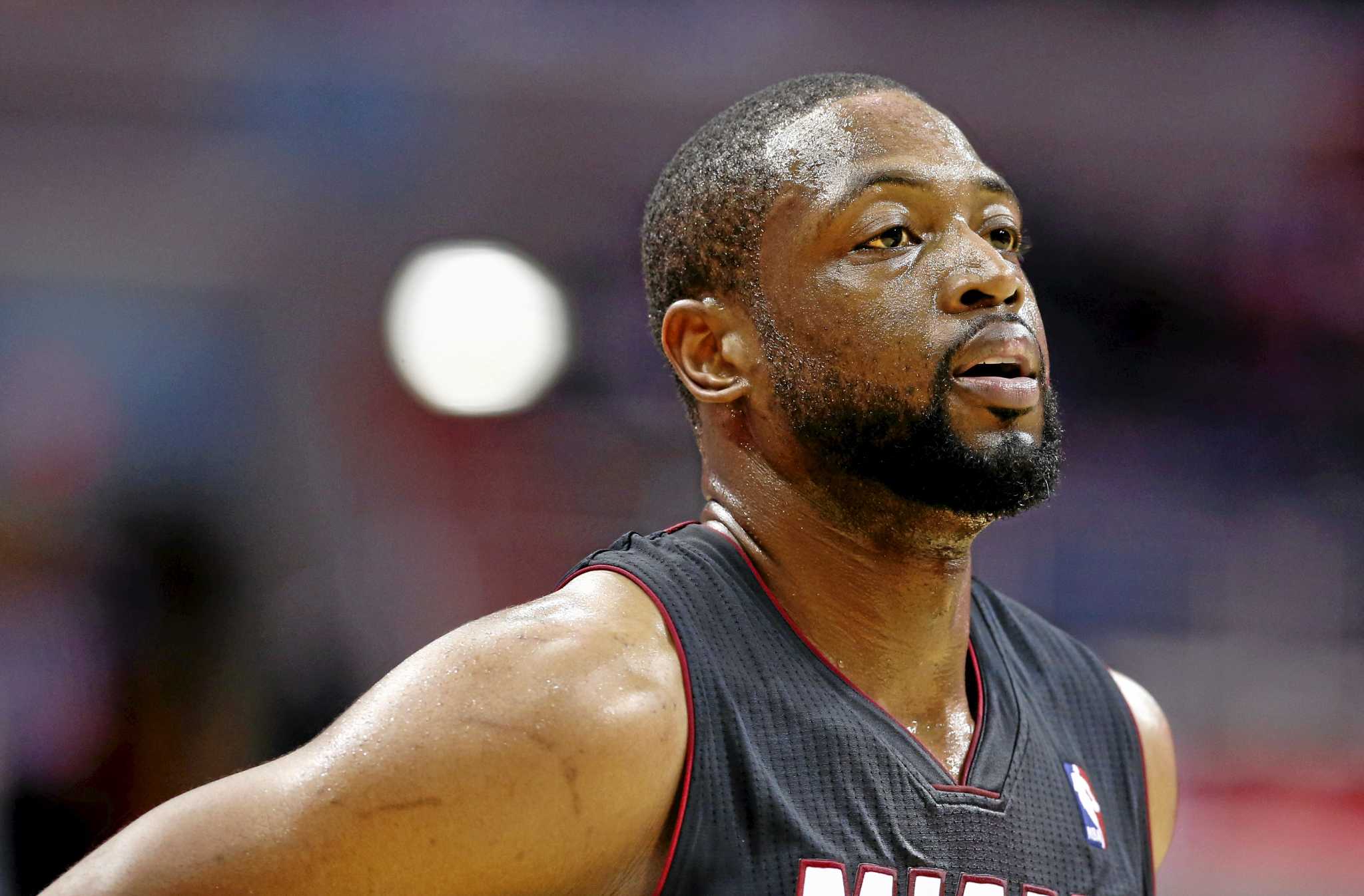 Dwyane Wade re-signs with Miami Heat