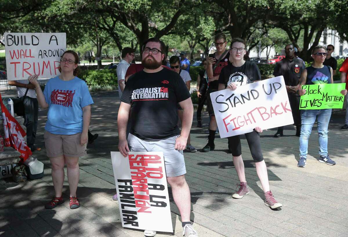 Armed protesters square off outside Houston City Hall over SB4