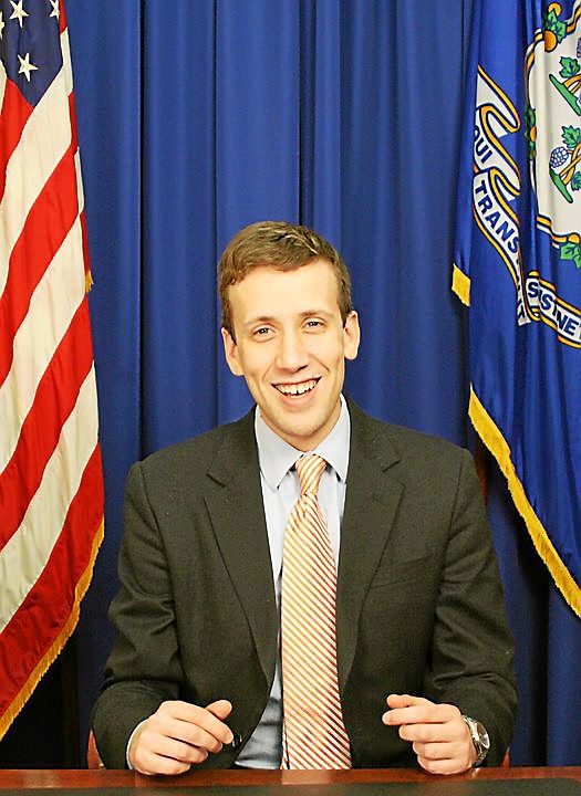 Rep. Lesser defends Assembly seat against GOP’s Fernandez