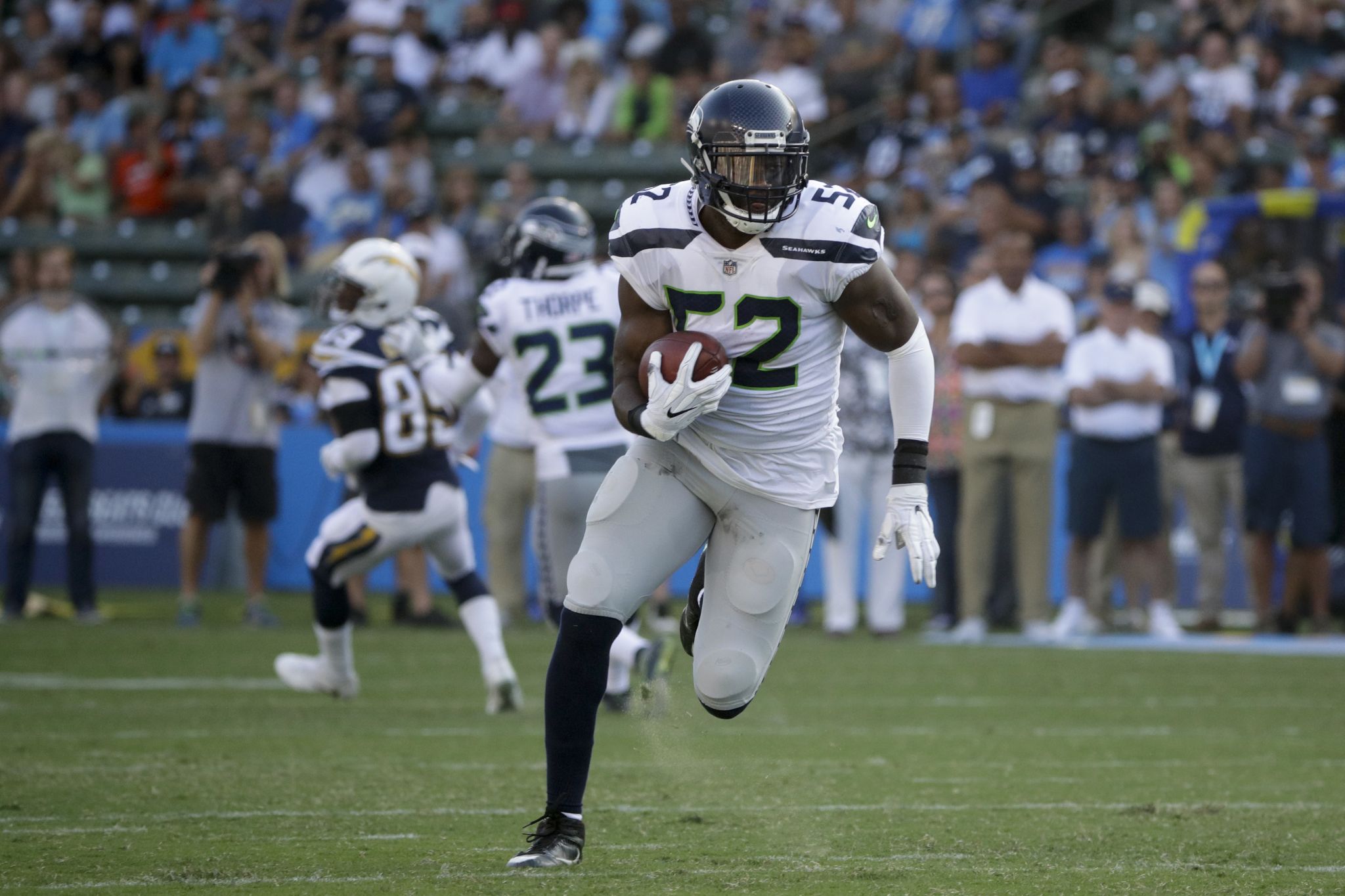 49ers put linebacker Brock Coyle on IR; sign linebacker Terence Garvin