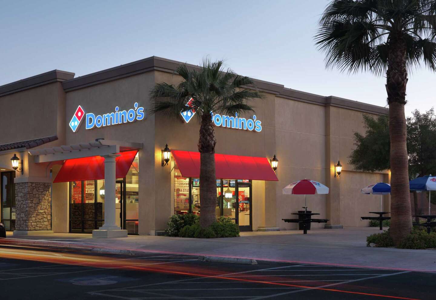 Domino's opens Spring store with 'pizza theater' design