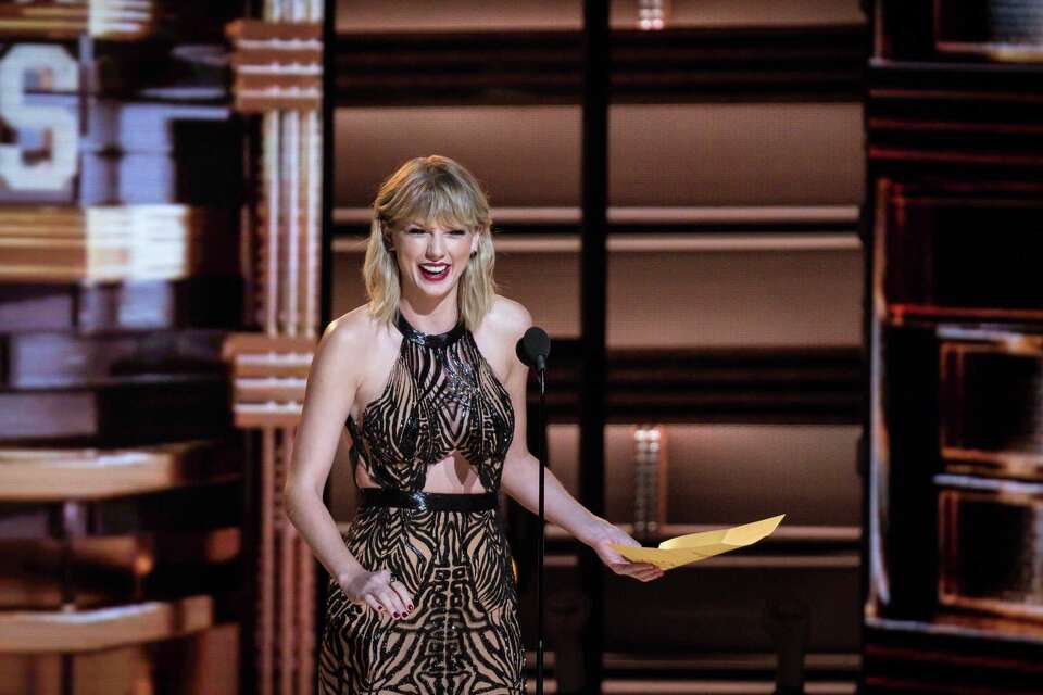 Taylor Swift makes 'sizable donation' to Houston food bank