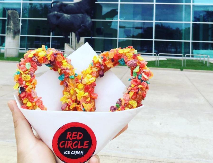 Looped-churros dessert spot Red Circle hits Houston's Chinatown