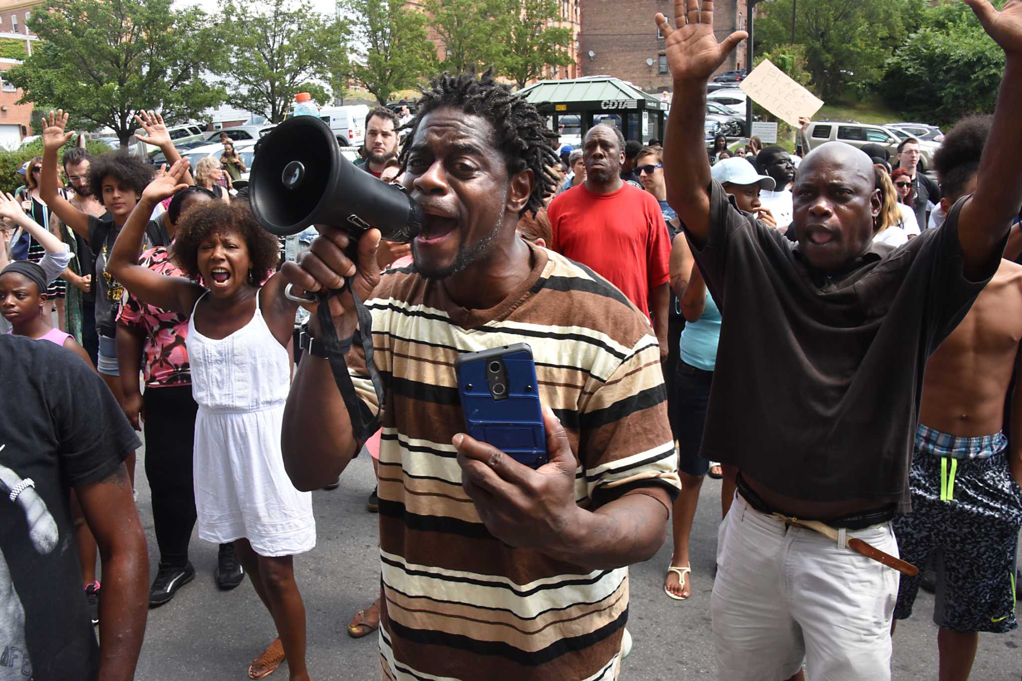 Video captures hectic scene after Troy shooting (warning: graphic)