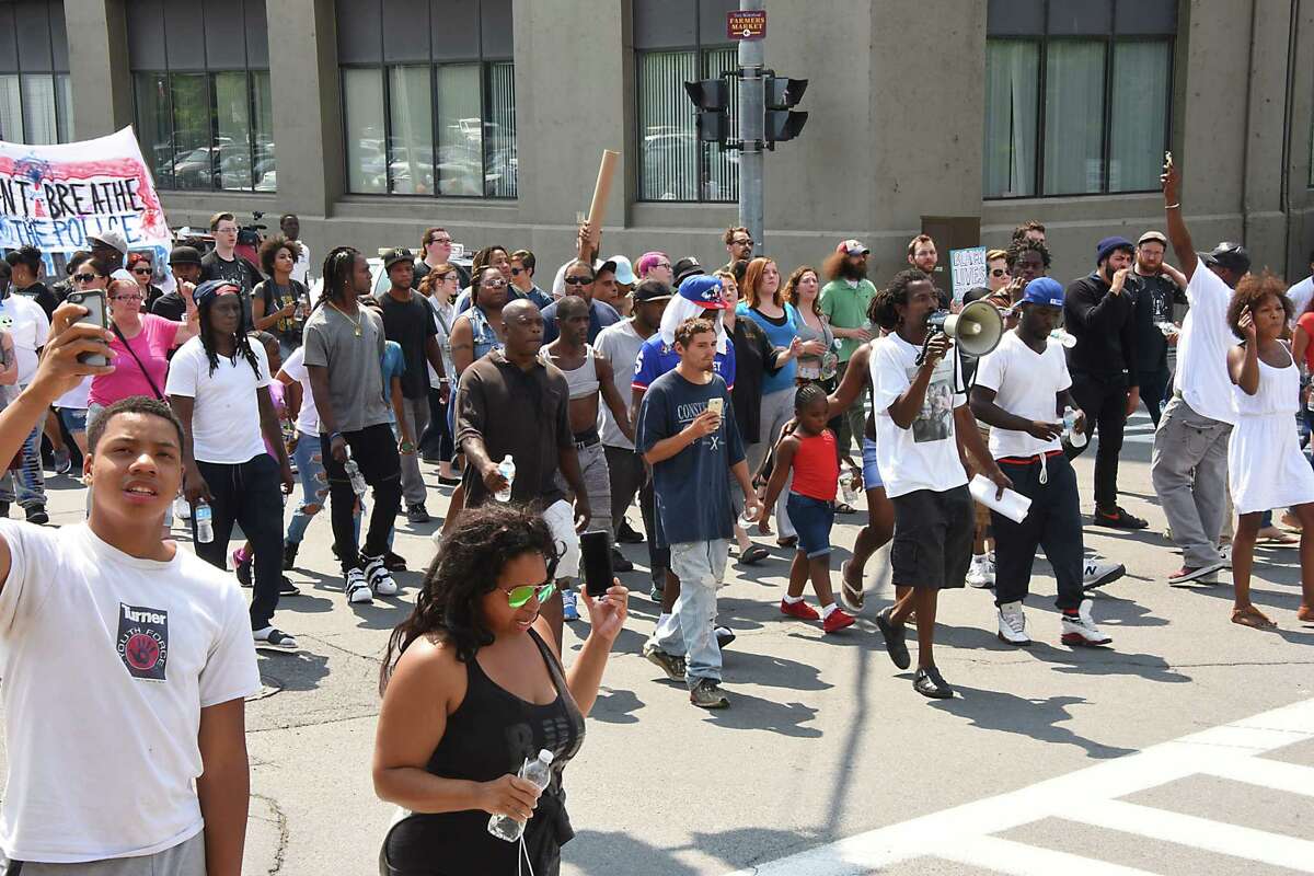 Video captures hectic scene after Troy shooting (warning: graphic)