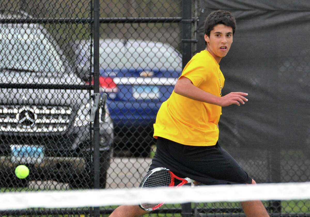 MONDAY'S BOYS' TENNIS ROUNDUP: Amity beats Foran