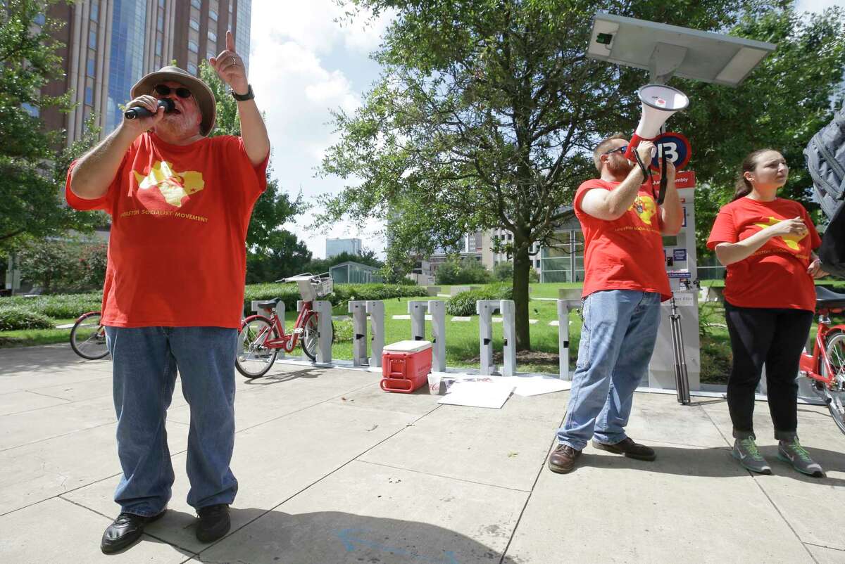 Protesters rally their forces over Confederate monument