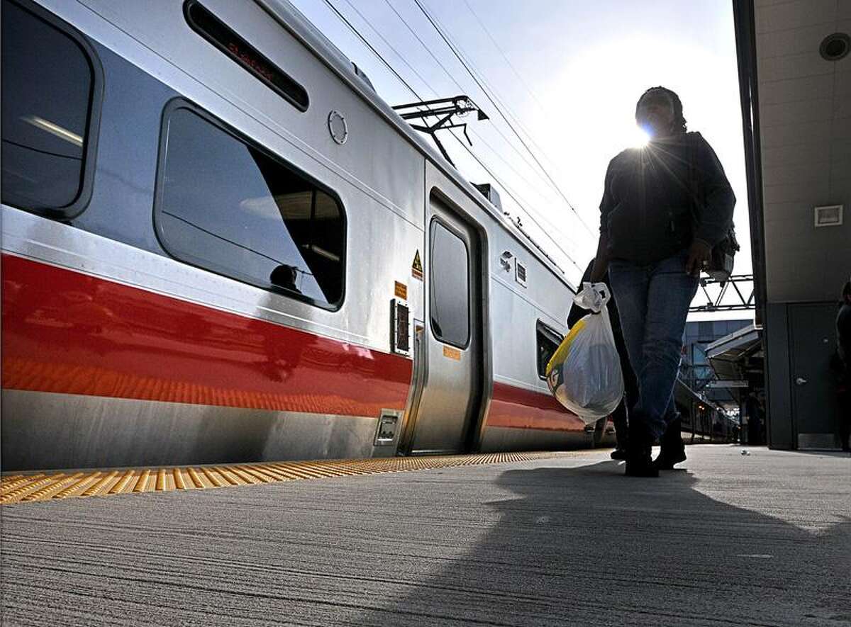 New Metro-North M8 rail cars take first run to New York (video)