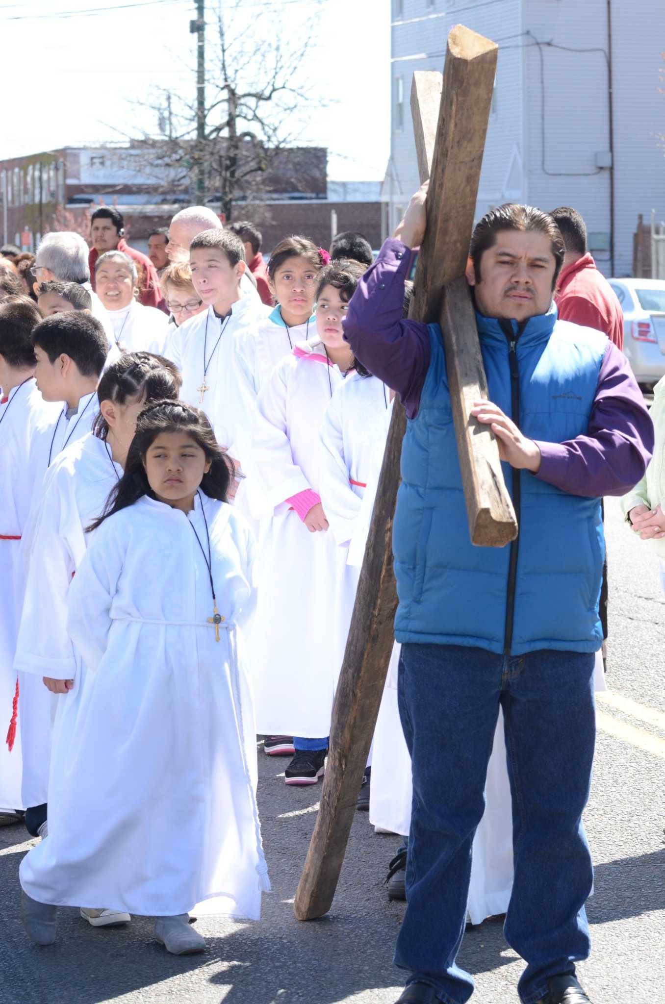 Photos of Easter: the morning that follows the mourning