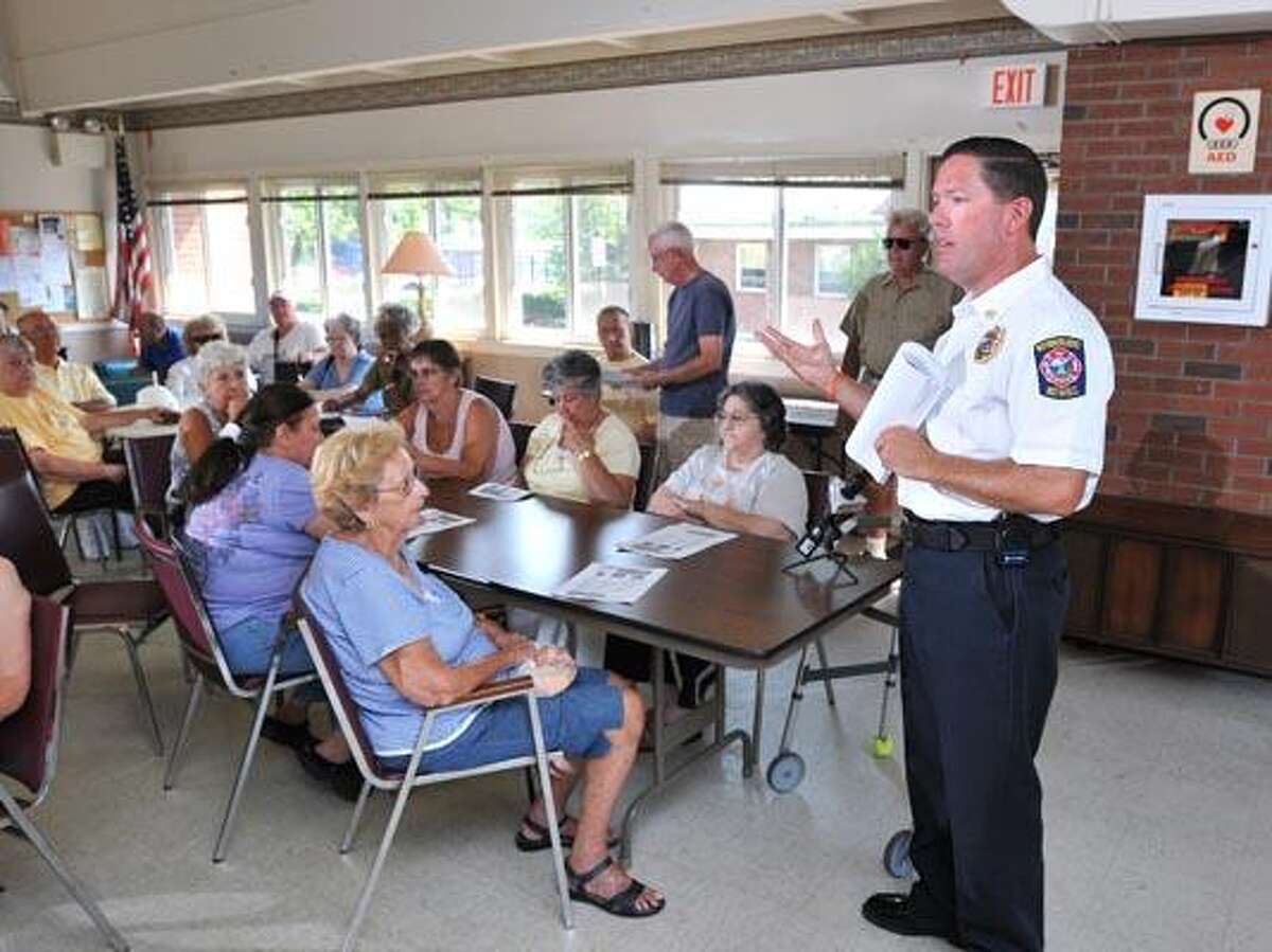 Shoreline schools plan early dismissals, but many Conn. residents ...