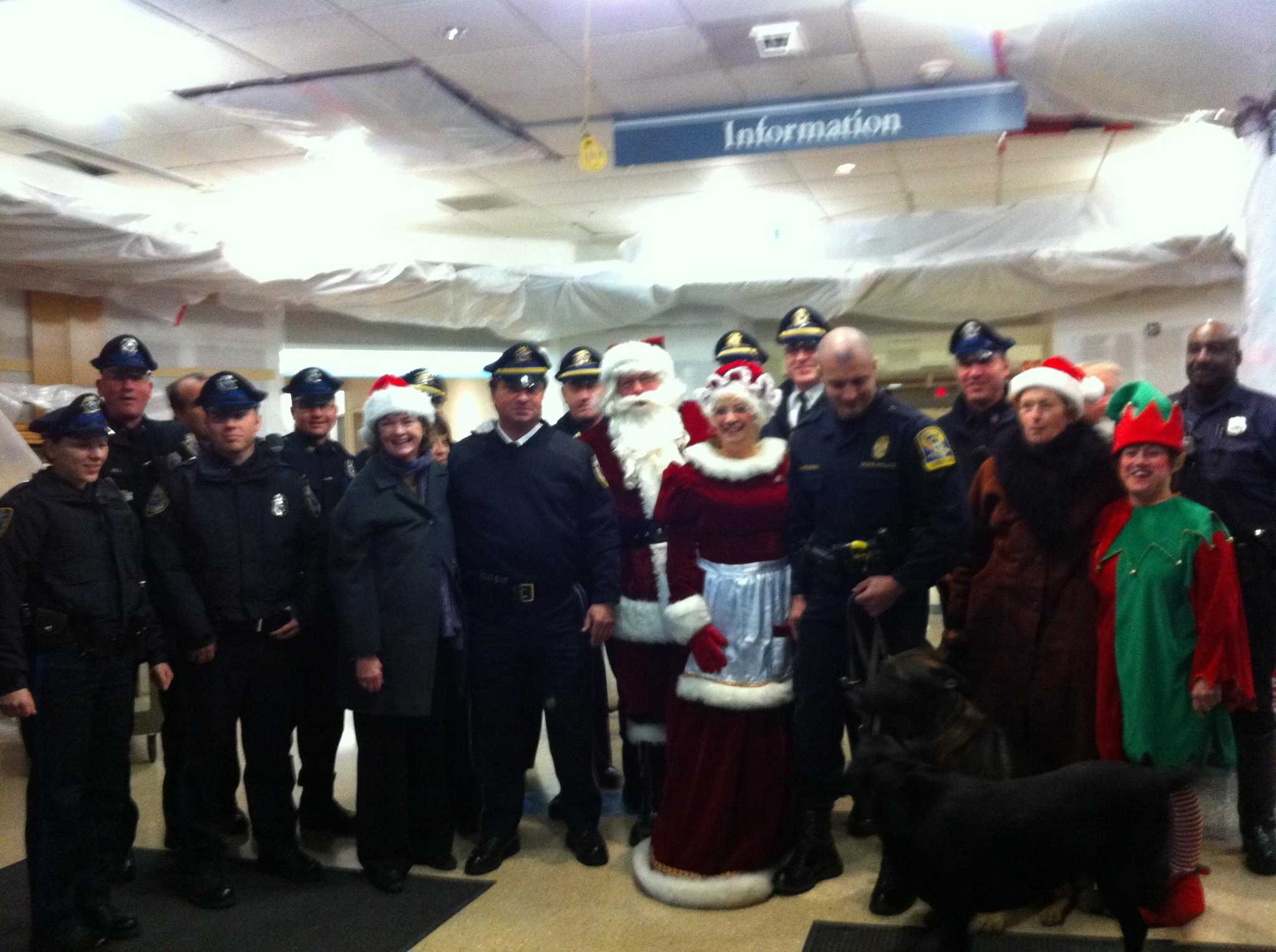 Police caravan delivers tons of toys from Madison to Yale-New Haven ...