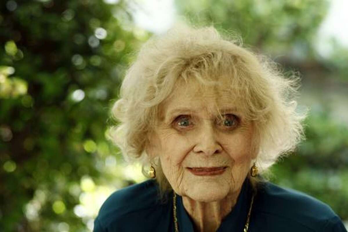 'Titanic' co-star Gloria Stuart dies