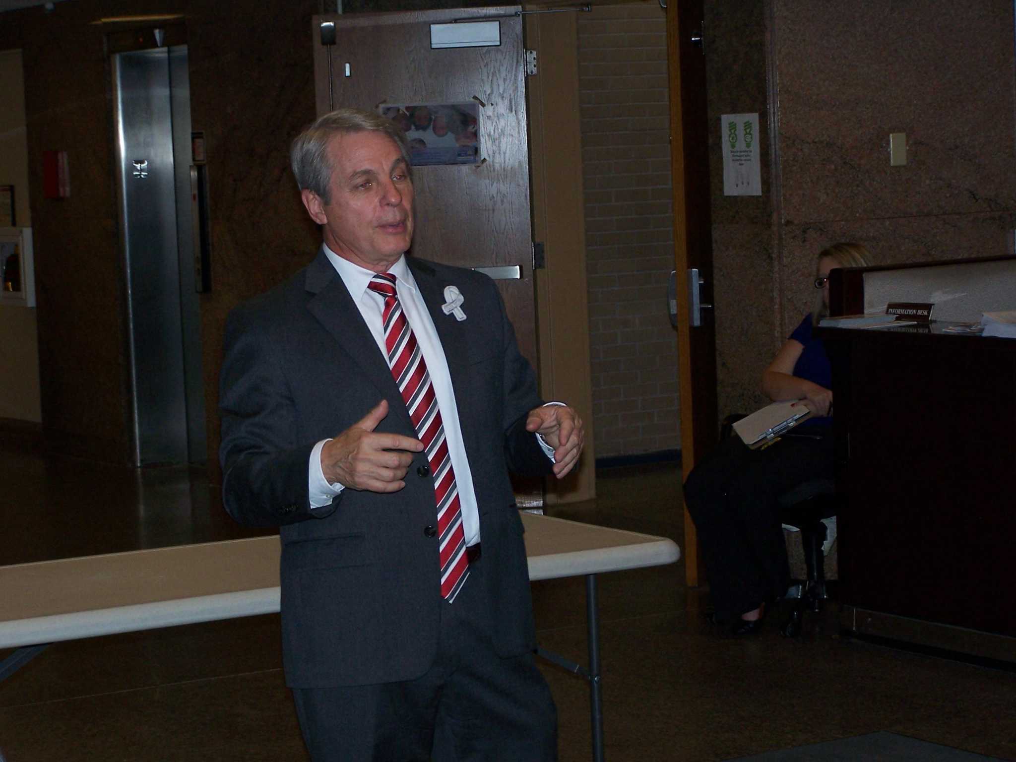 Suzio hosts town hall meeting in Middletown