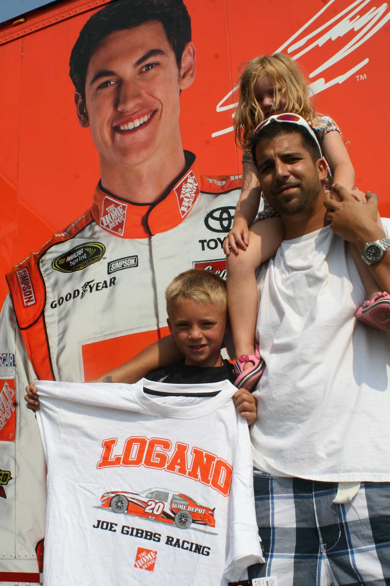 Joey Logano fans unite in Portland (with video)