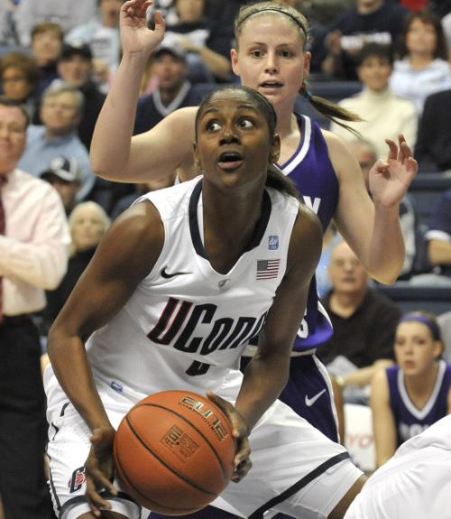 Hayes has big first half in UConn victory