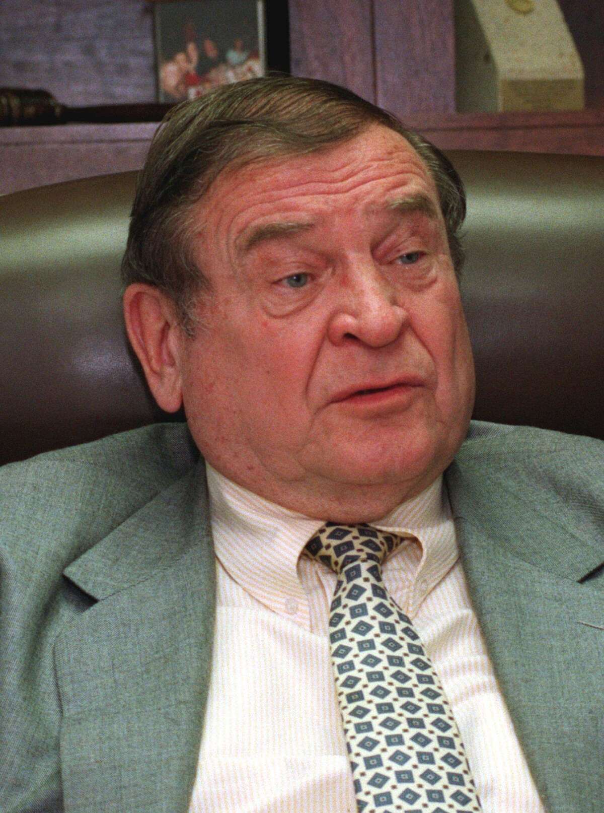 Dan Rostenkowski, congressman sent to prison, dies