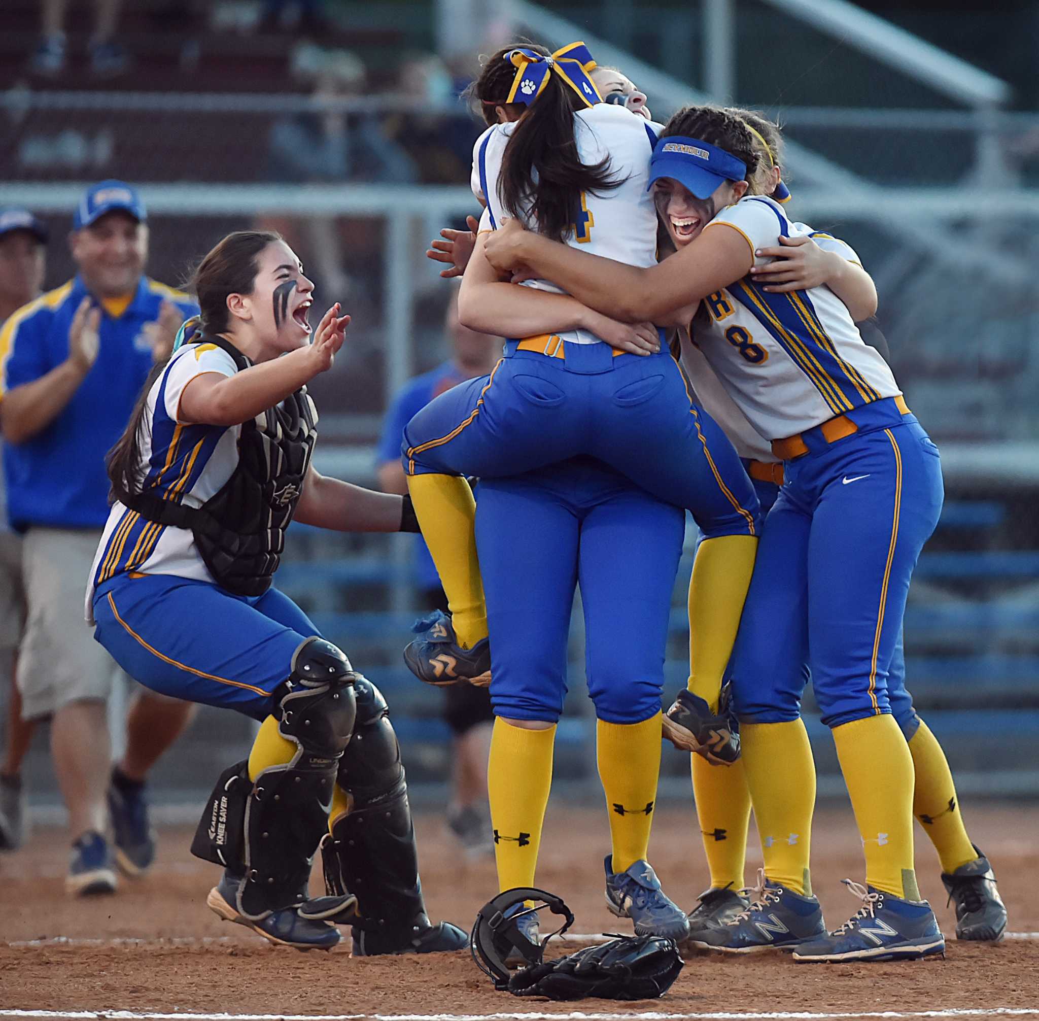 PHOTOS: CIAC Class M Softball Championship