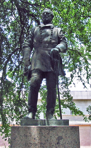 UT takes down Confederate statues late Sunday night