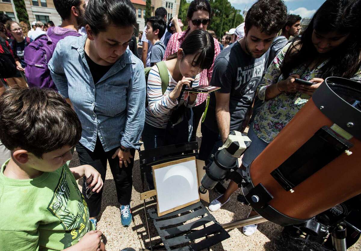Houston takes in great American solar eclipse