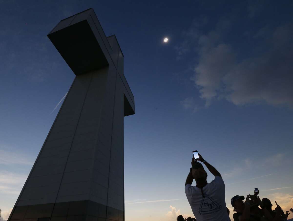 The story behind Bay Area man's iconic total solar eclipse photo