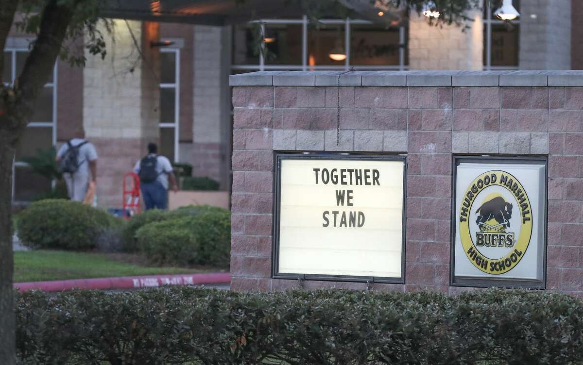 Two Fort Bend ISD high schools start classes under same roof after mold ...