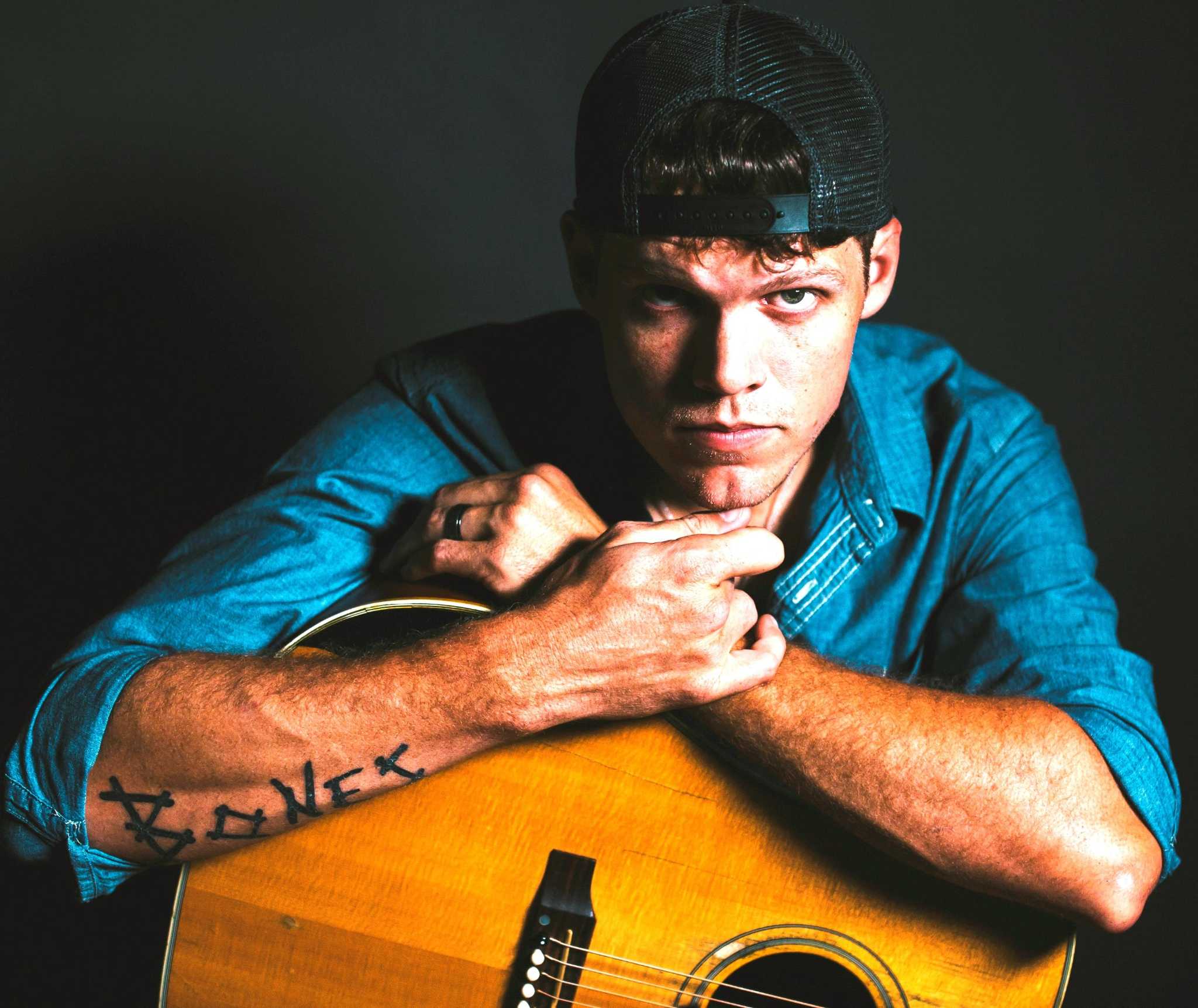 Rocking country singer-songwriter Sam Riggs at Floore’s