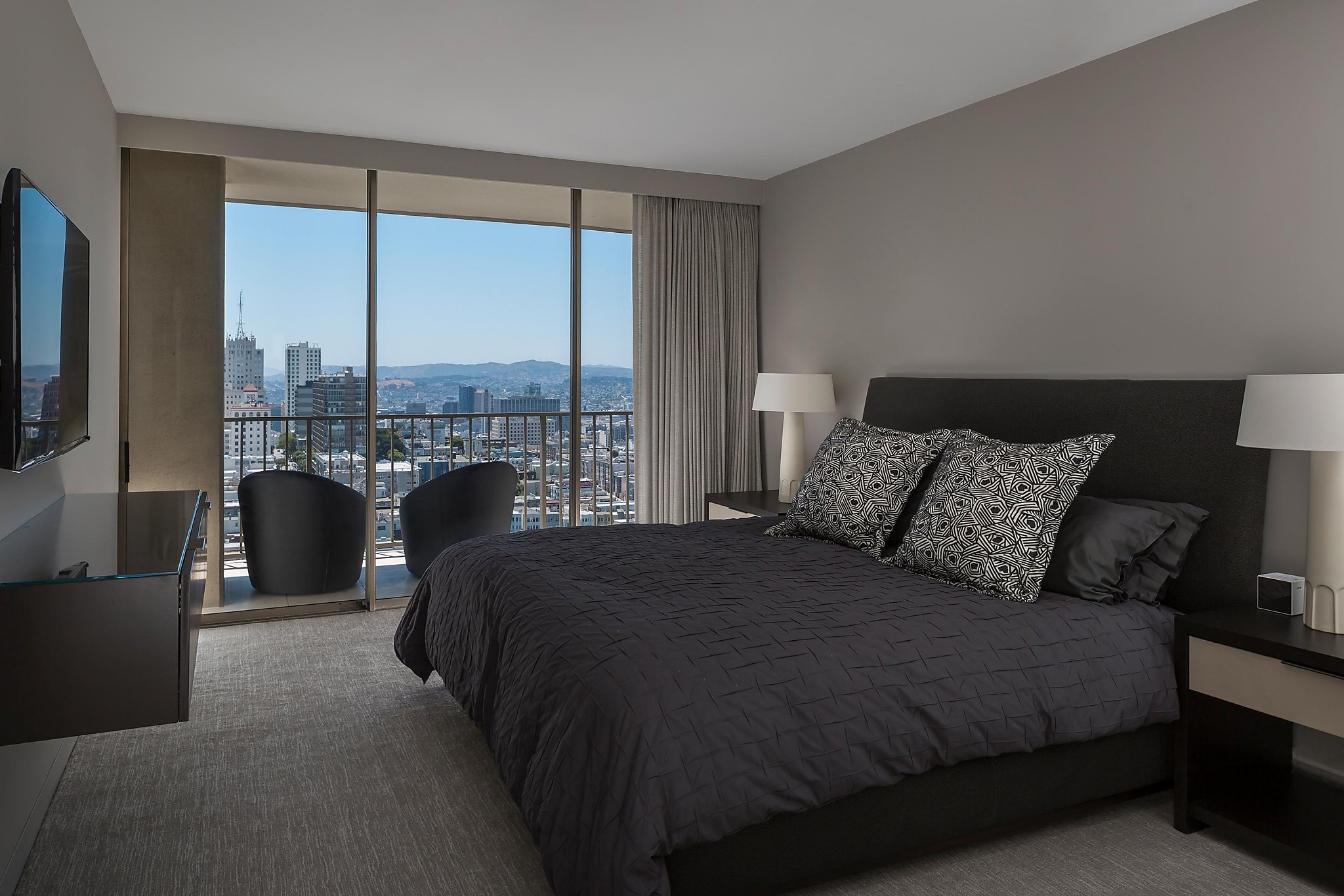 Incredible views define Russian Hill condo