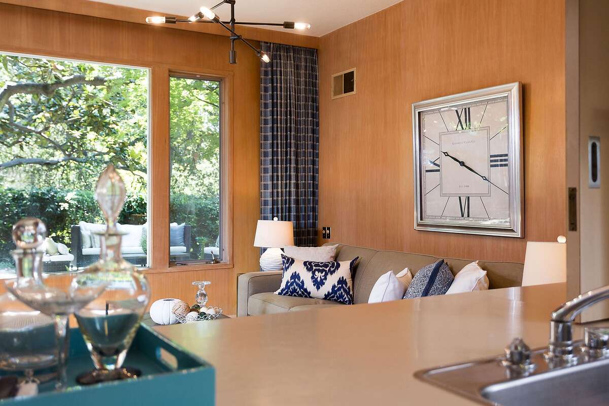 Piedmont estate features Midcentury motif