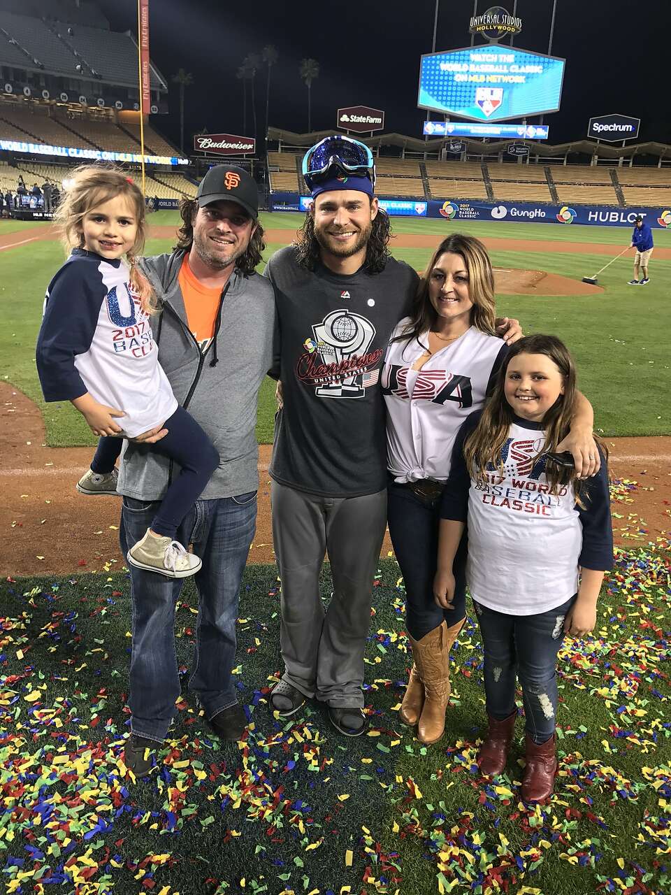 Brandon Crawford plays on amid family grief