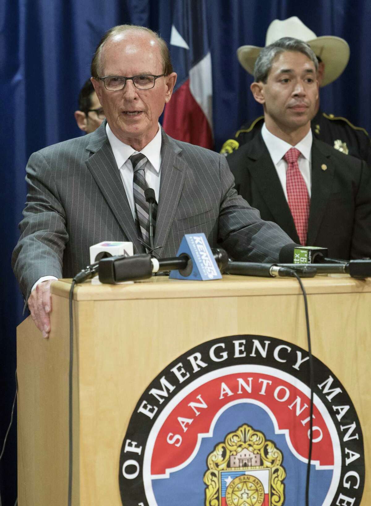 Emergency officials prepare for evacuees and their pets fleeing ...