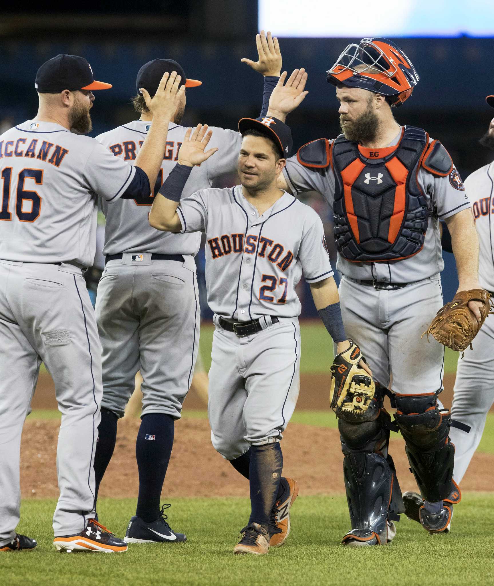 Baseball chasing Dodgers, Astros on eve of second half