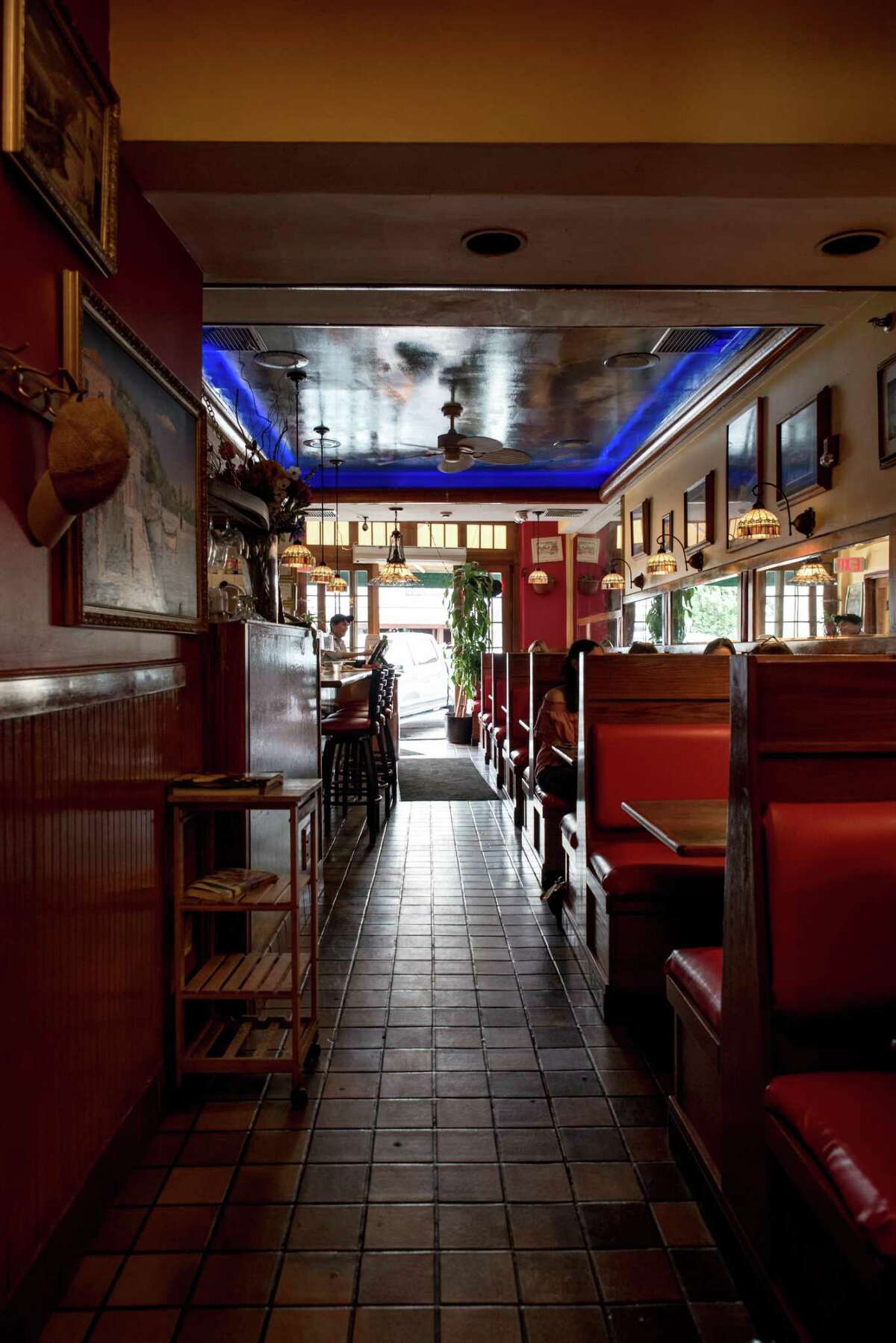 Putnam Restaurant in Greenwich thrives on the Gold Coast