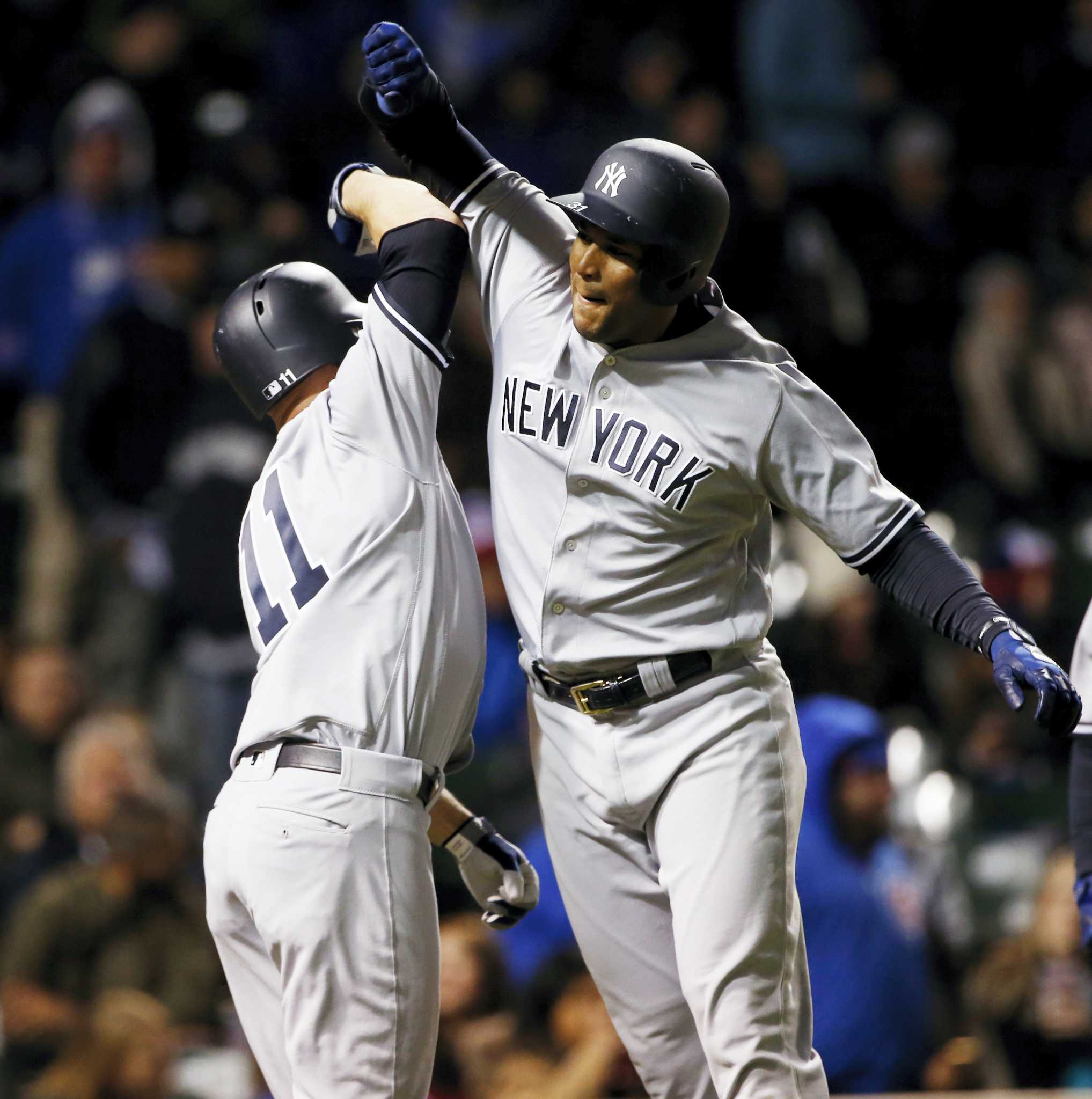 Aaron Hicks, Starlin Castro lead Yankees past Cubs