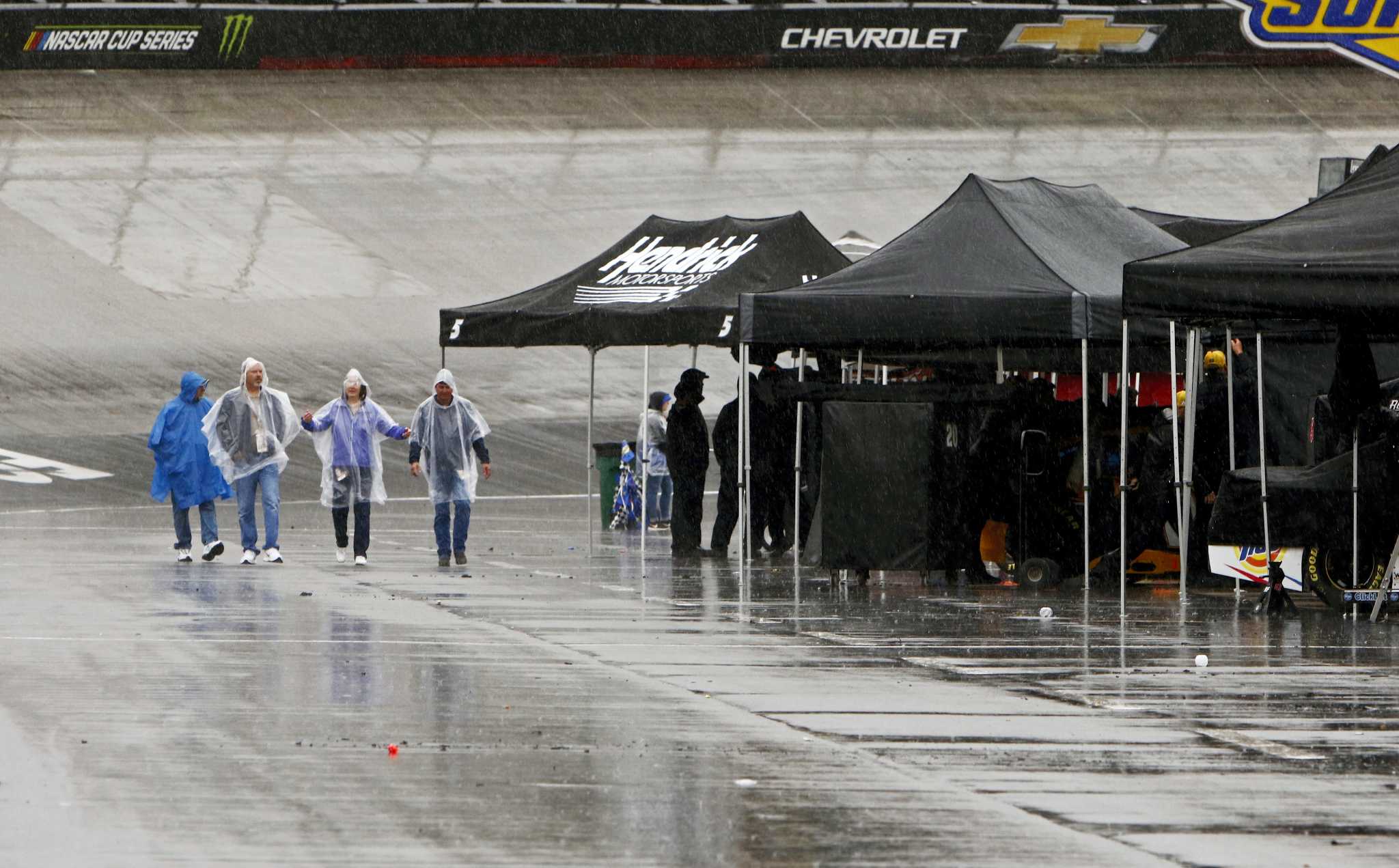 Rain washes out NASCAR race at Bristol, pushes it to Monday