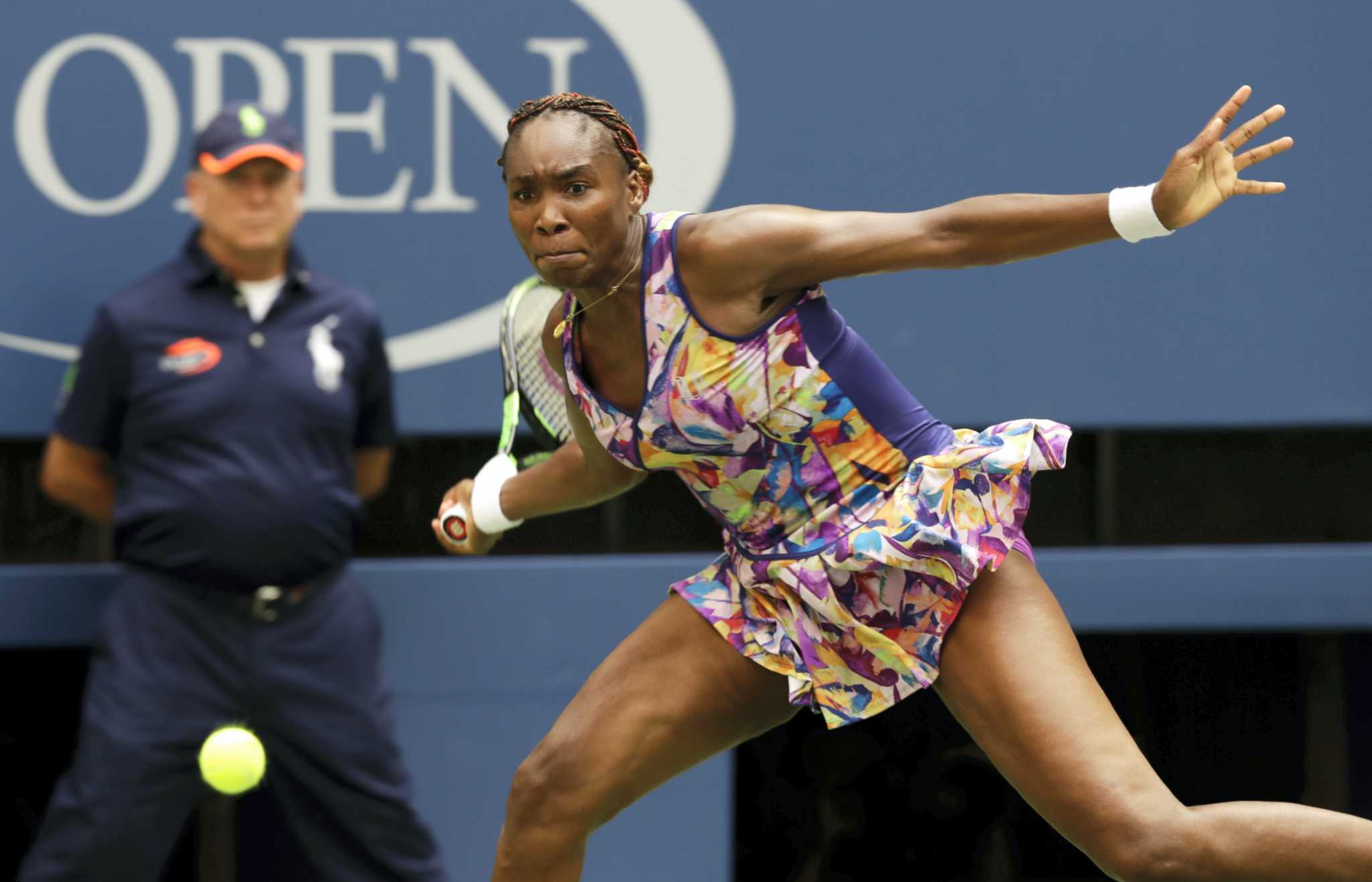 Venus Williams falls, sister Serena sets Grand Slam record