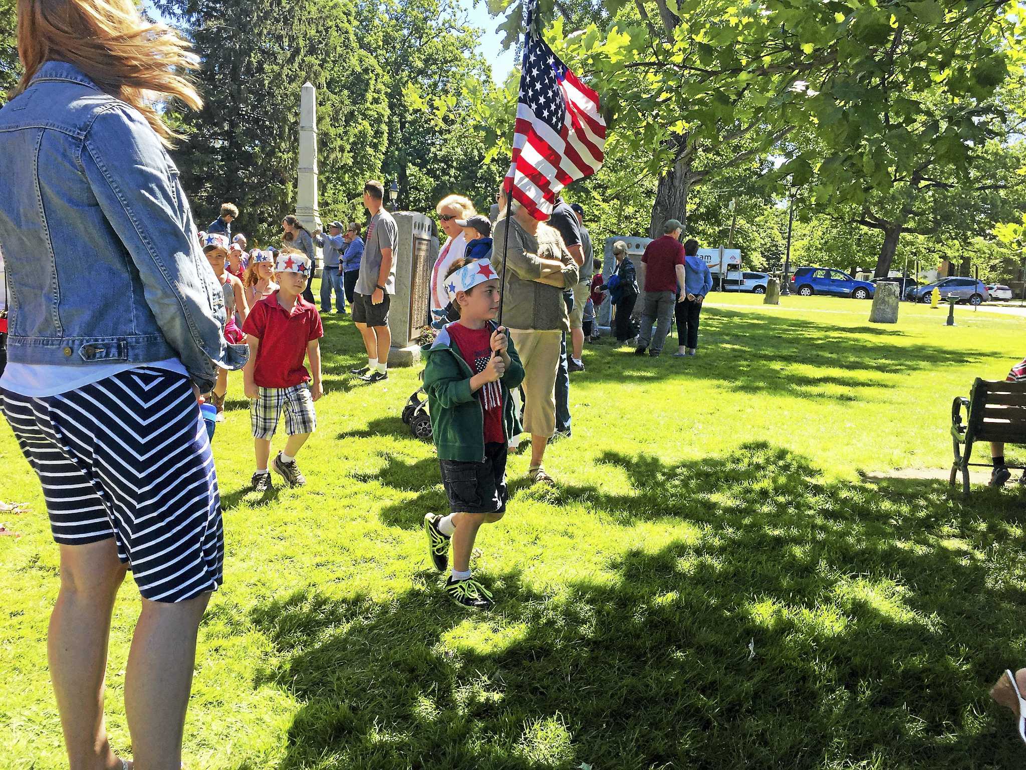 Litchfield students, residents, gather for Flag Day celebration