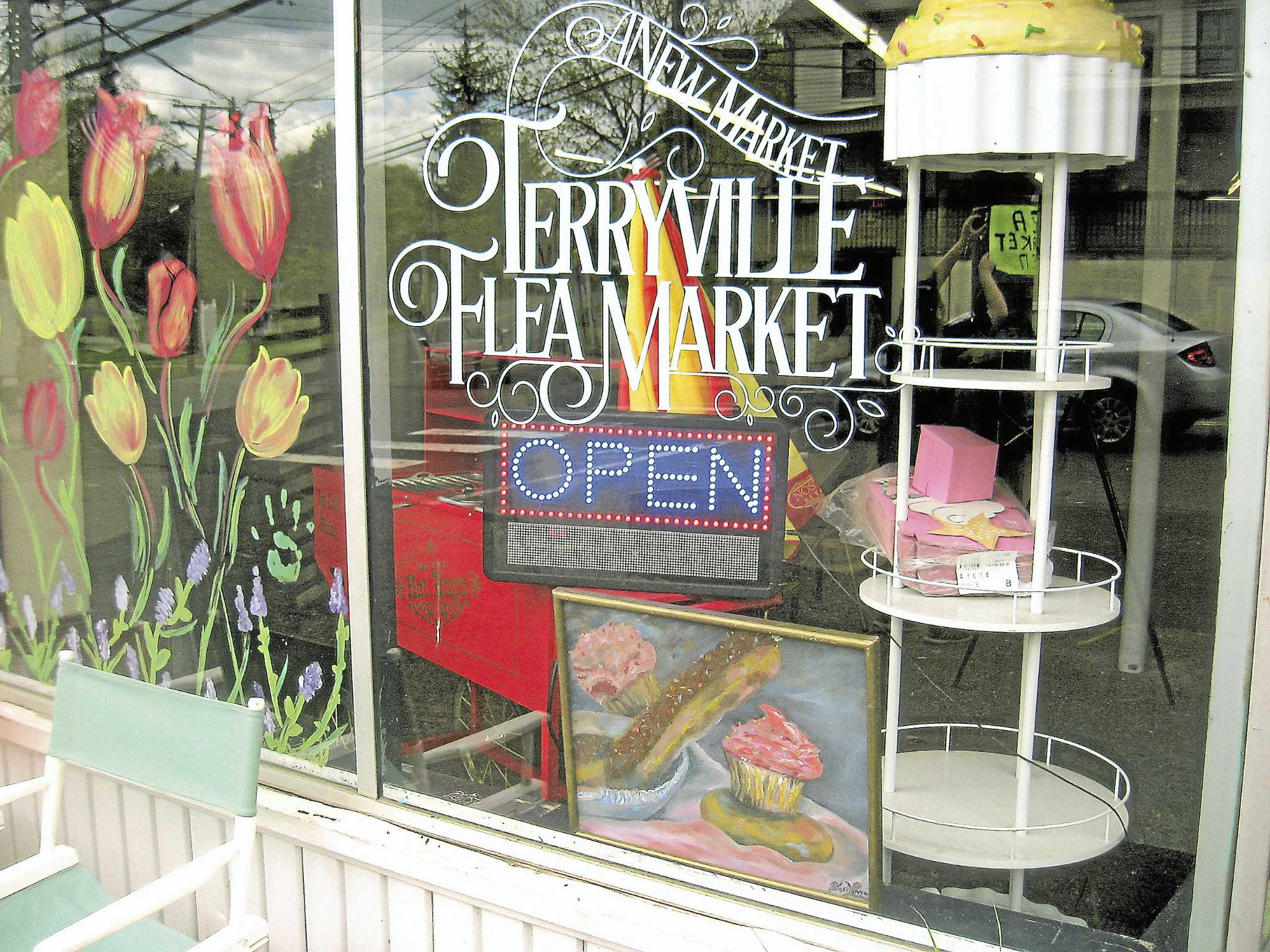 Indoor flea market is paradise for nostalgia hunters