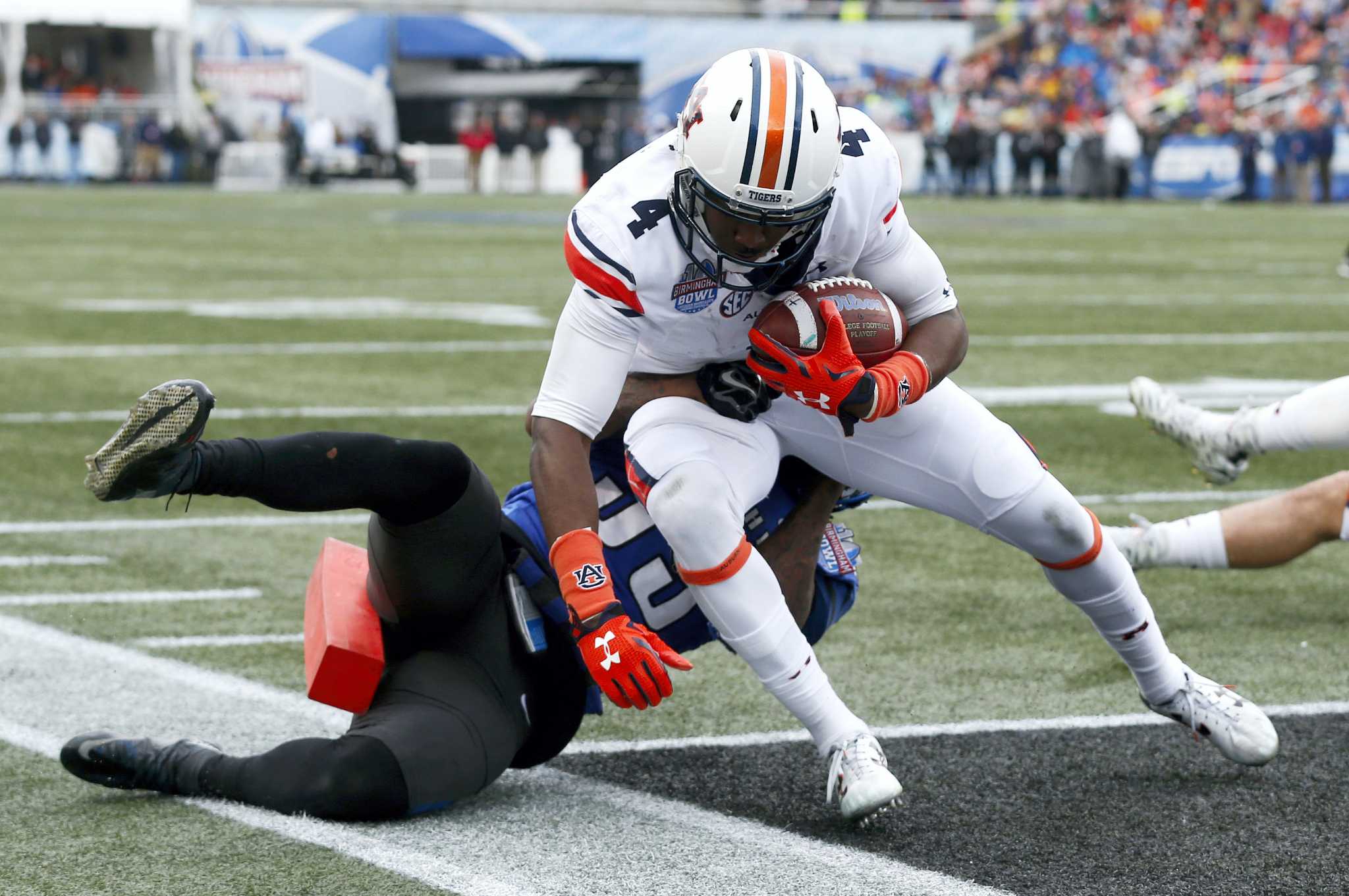 Jeremy Johnson lifts Auburn past Memphis in Birmingham Bowl