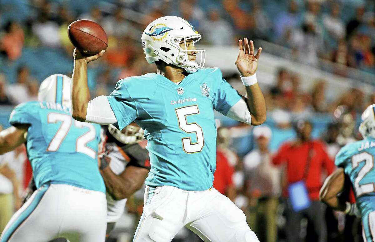 Down 3 quarterbacks, Colts sign Josh Freeman, Ryan Lindley