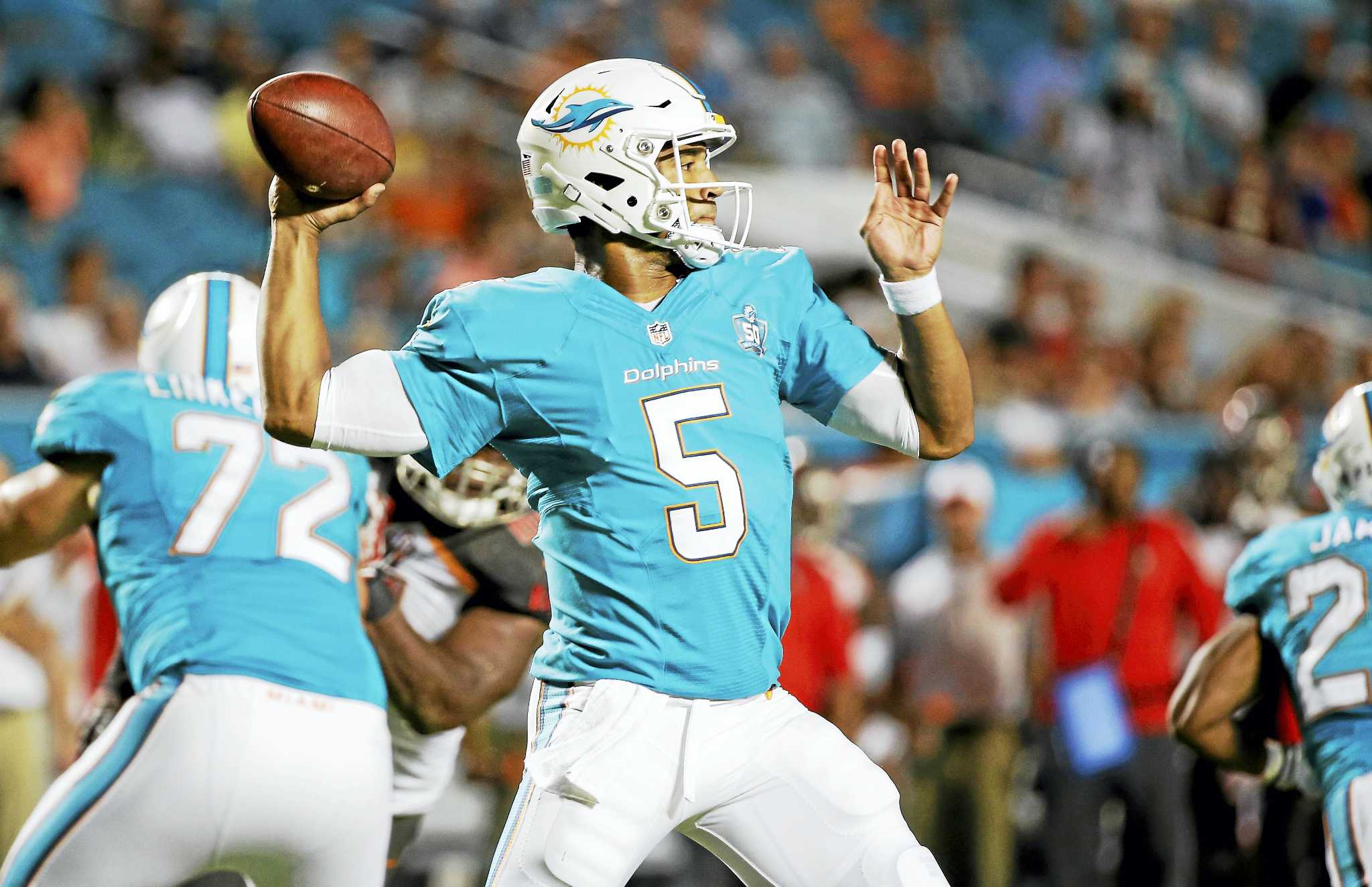 Down 3 quarterbacks, Colts sign Josh Freeman, Ryan Lindley