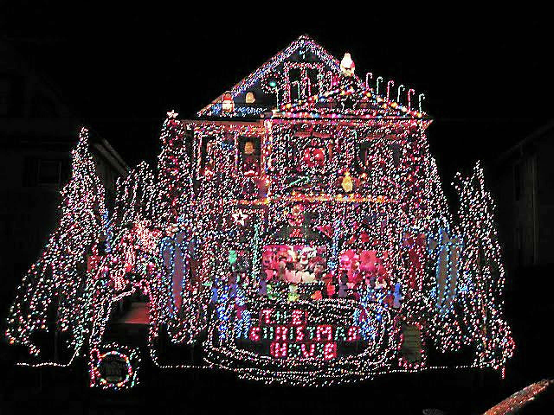 Torrington Christmas House owners can stay, but not for long