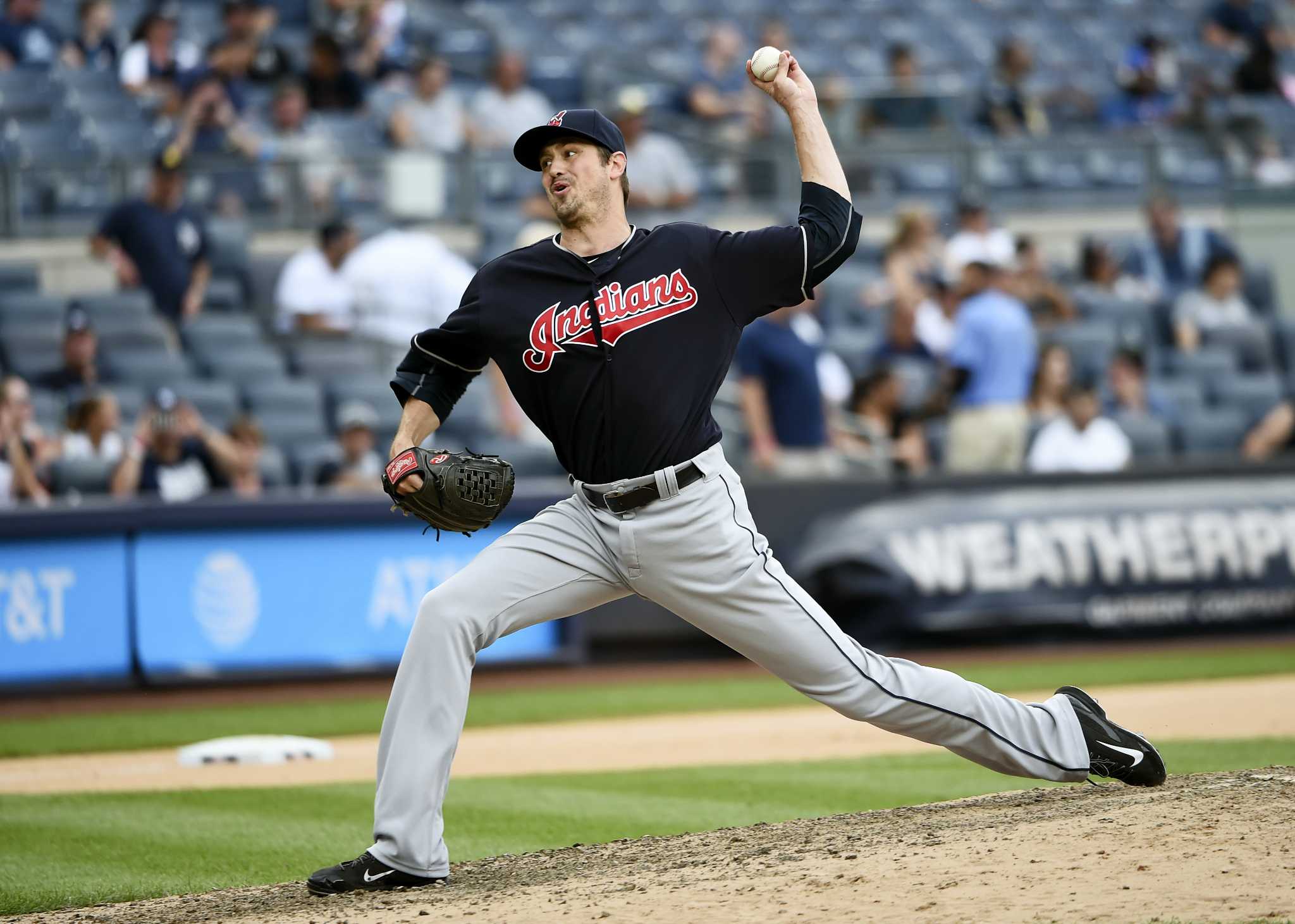 Andrew Miller saves it as Indians beat Yankees