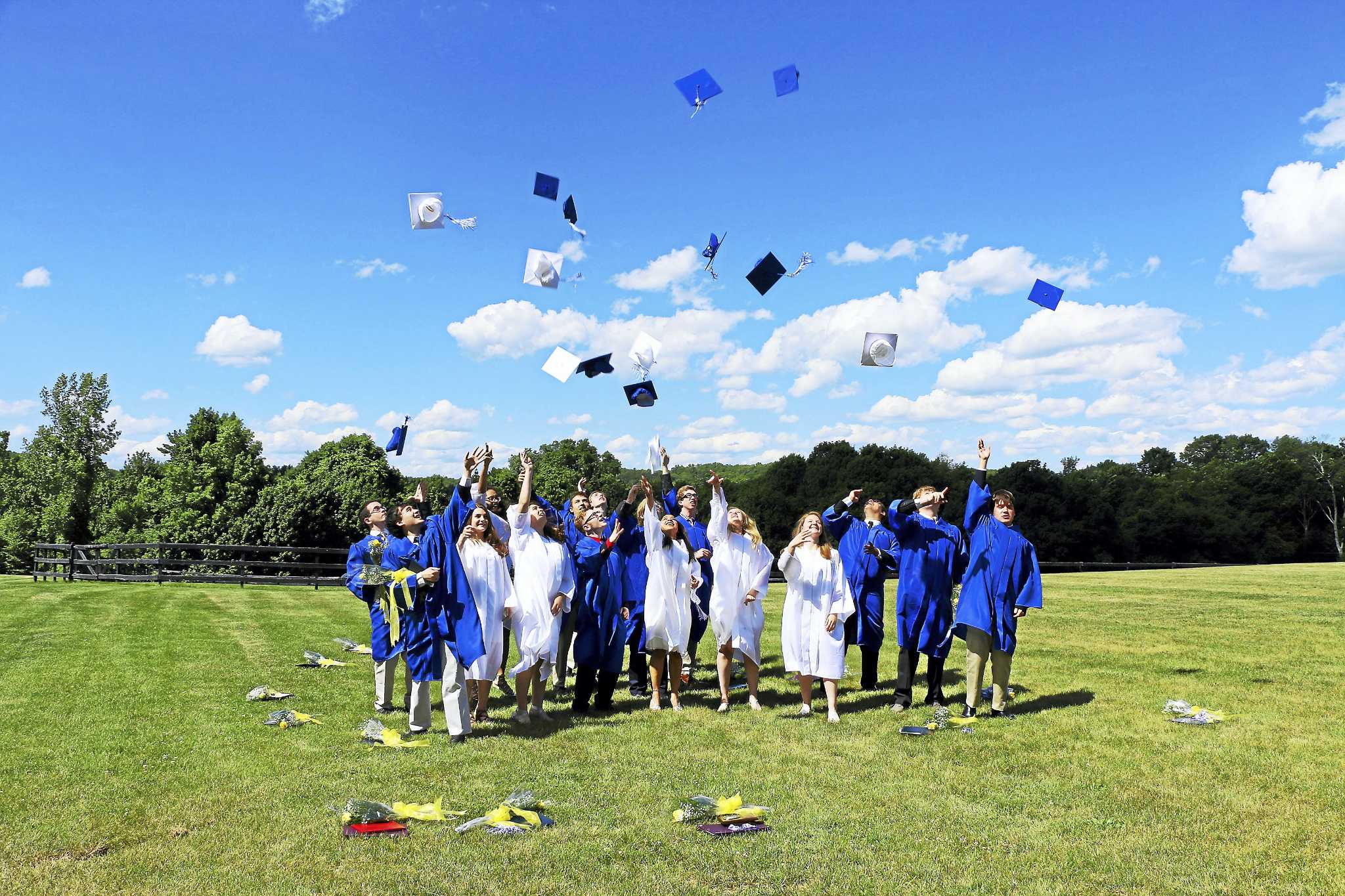 Glenholme School congratulates 17 graduates in June