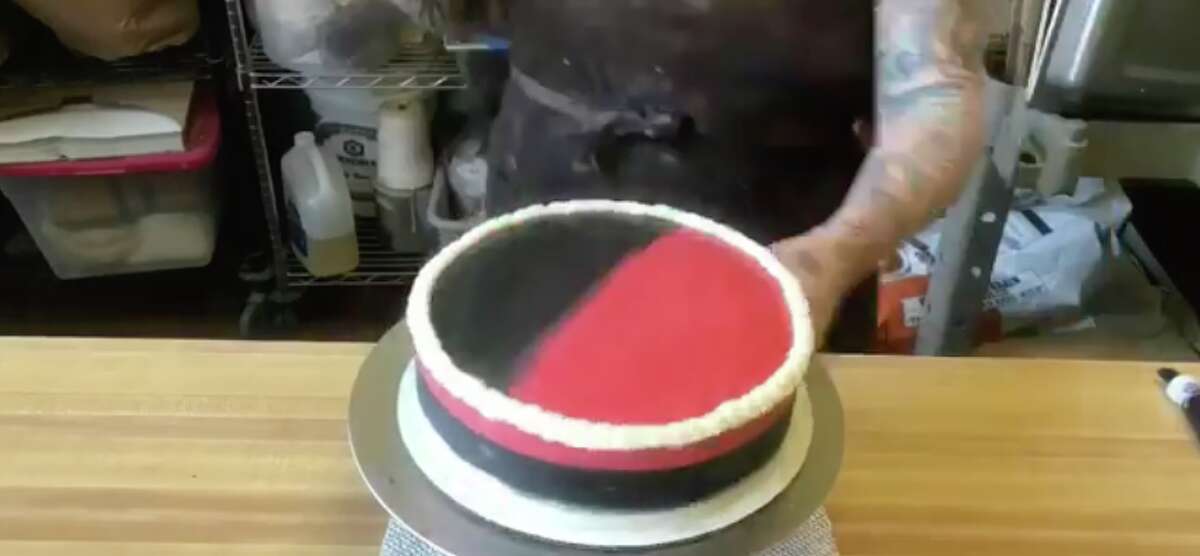 After sharing a 'Kill Nazi' cake, Oakland baker's page is flooded with ...