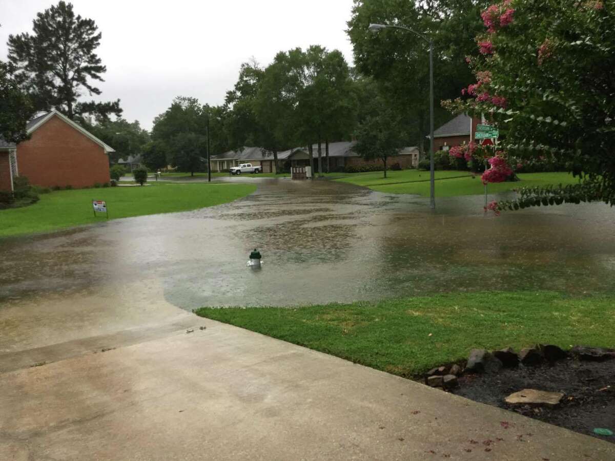 More than 180 roads flooded in SE Texas