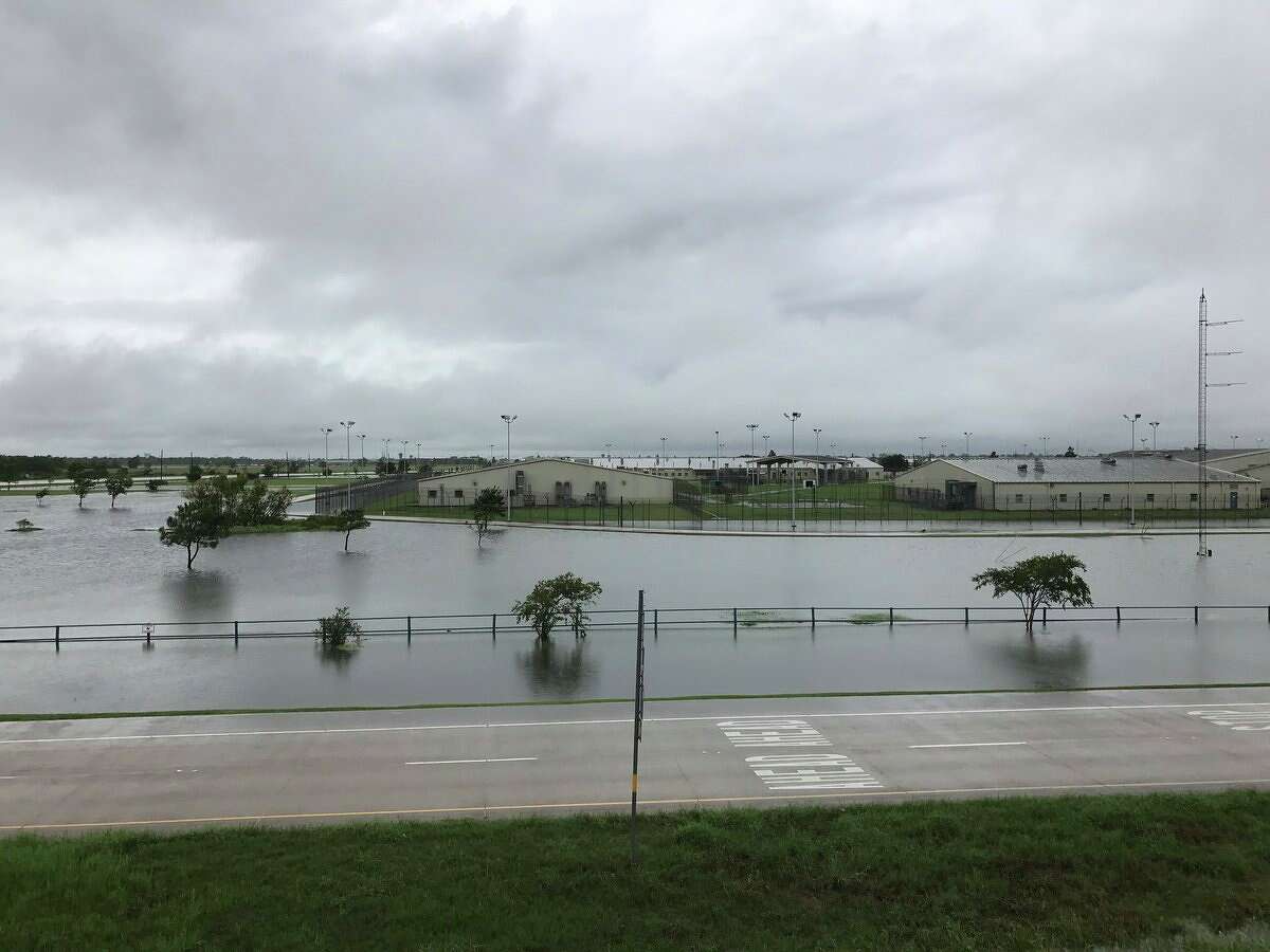 More than 180 roads flooded in SE Texas