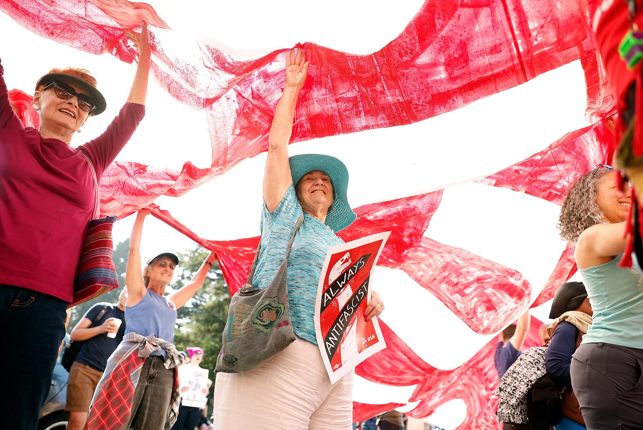 Opponents both militant and mellow confront Berkeley right-wing marchers