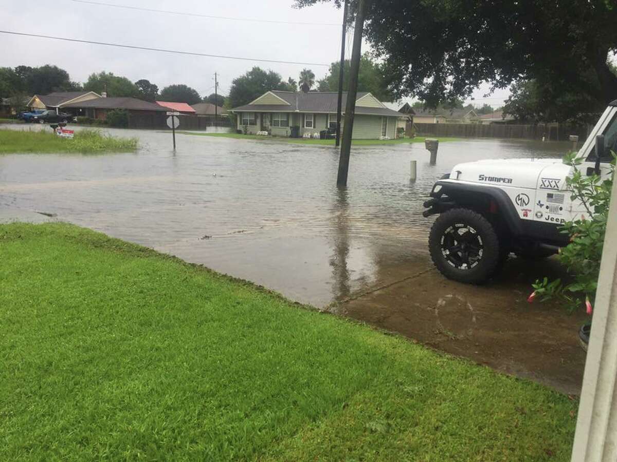 More than 180 roads flooded in SE Texas